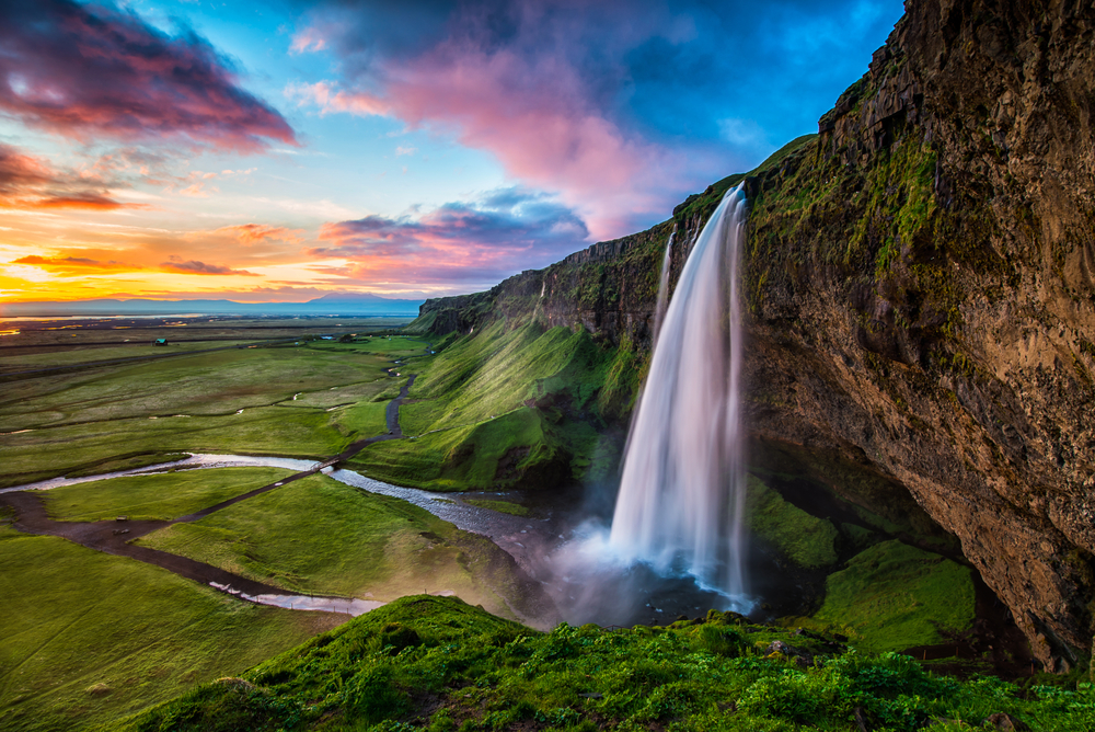 The Best Lens for Landscape Photography: Prime or Zoom? - Photography Talk